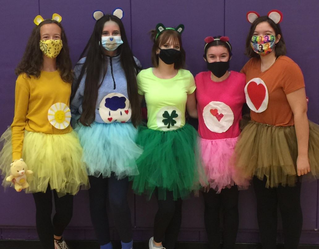 EHS Students Dress Up for Halloween Fun, Costume Contest – Falcon News
